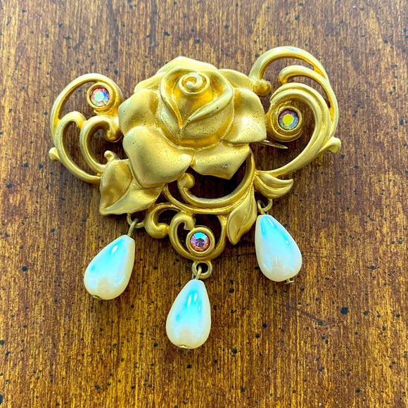 Avon | Jewelry | Vintage Avon Brooch Polished Goldtone W Faux Pearls ...